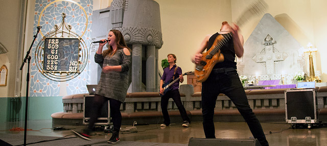 Heavy Metal rockt Kirchen in Finnland - thisisFINLAND