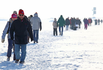 Finns walk on water in winter - thisisFINLAND