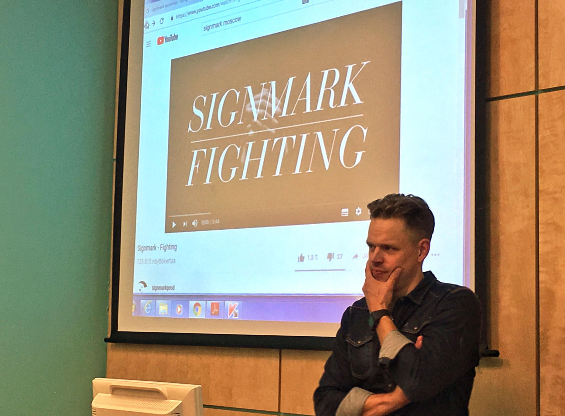 Финский музыкант Signmark читает рэп на языке жестов - Это Финляндия