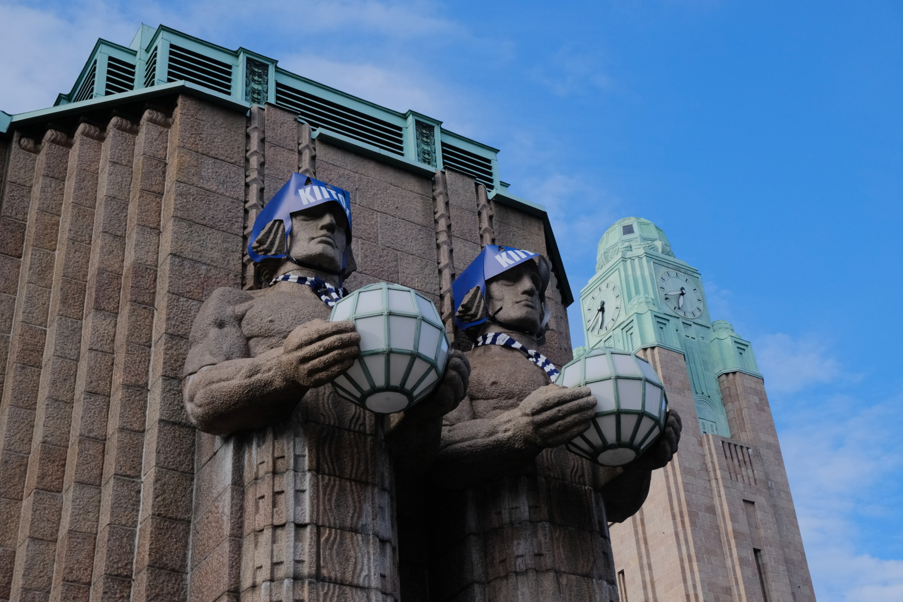 Gold goes great with blue and white: Finland parties after world hockey ...