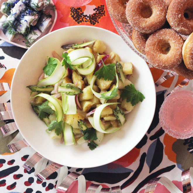 Baking batches of biscuits: A Finnish collection of cookie recipes ...