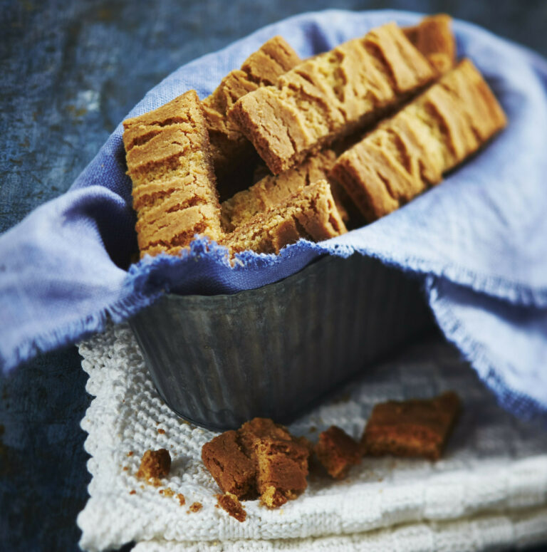 Baking batches of biscuits: A Finnish collection of cookie recipes ...